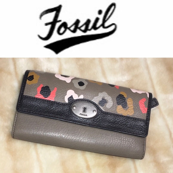Fossil | Bags | Fossil Abstract Floral Wallet | Poshmark